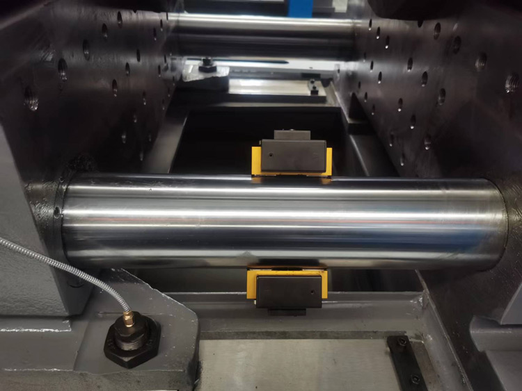 Types of clamping units for injection molding machines - Haichen