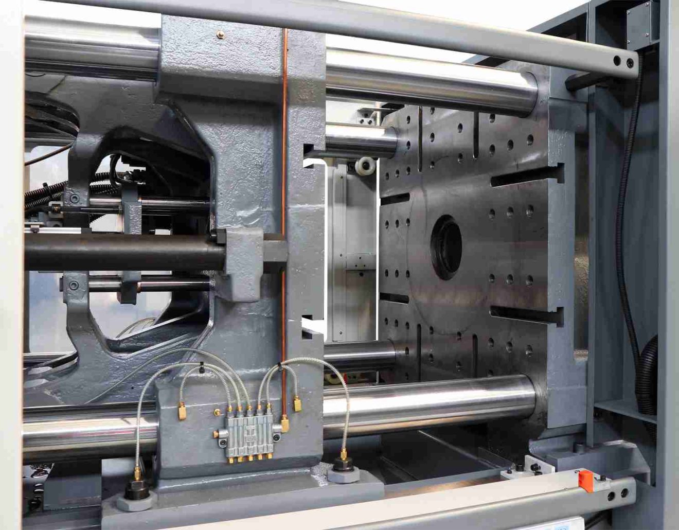 Clamping force in die casting machine - Haichen