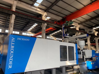 How to connect robot to plastic injection molding machine - Haichen