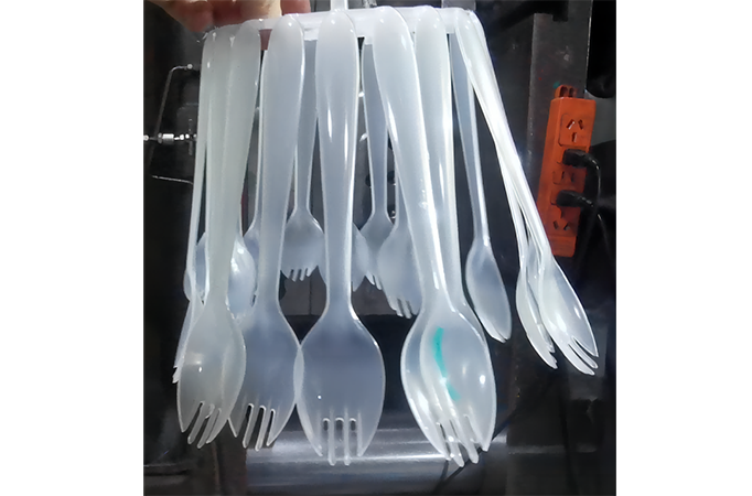 knife fork and spoon injection molding machine - Haichen