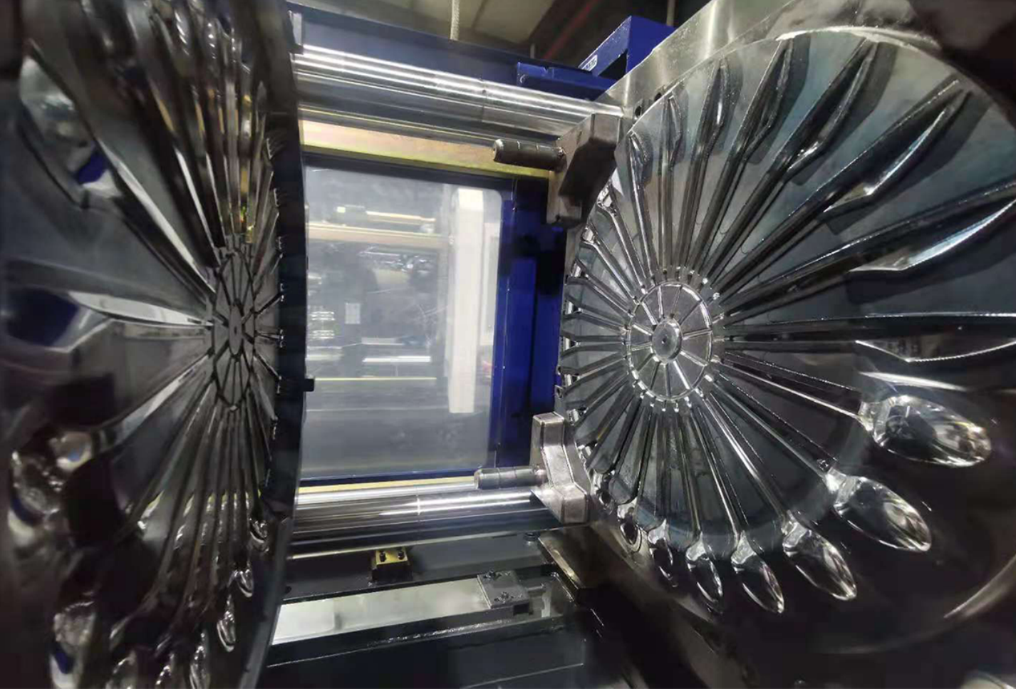 knife fork and spoon injection molding machine - Haichen