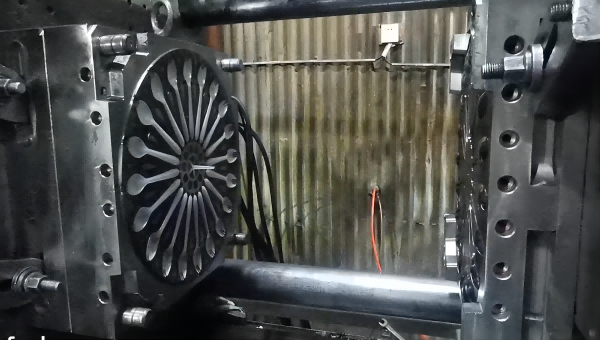 knife fork and spoon injection molding machine - Haichen
