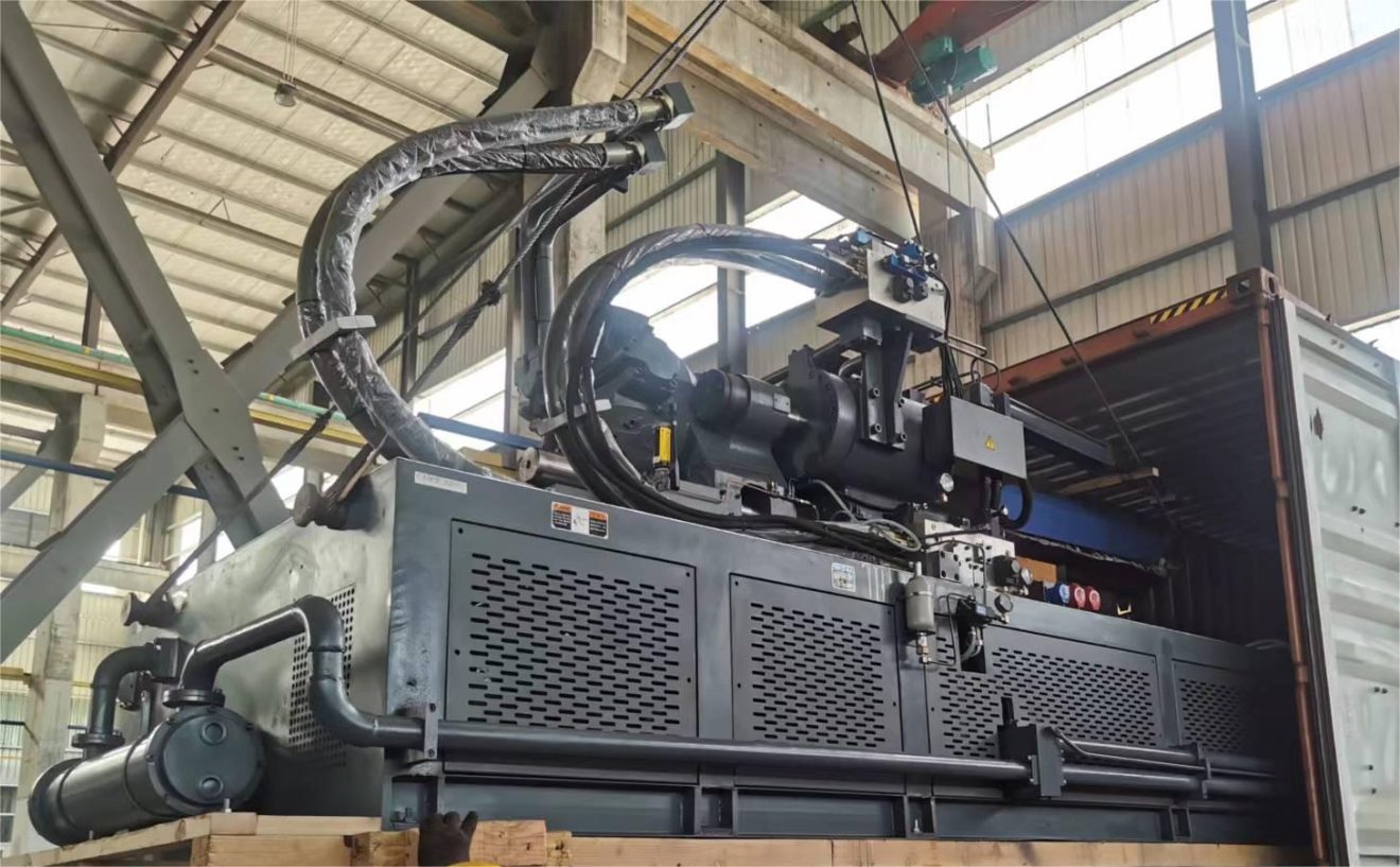 Lifting and Installation plastic injection molding machine - Haichen