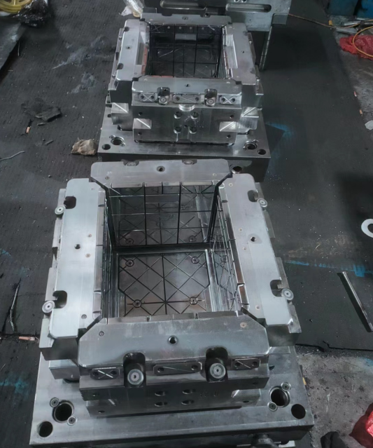 Plastic crate making machine - Haichen