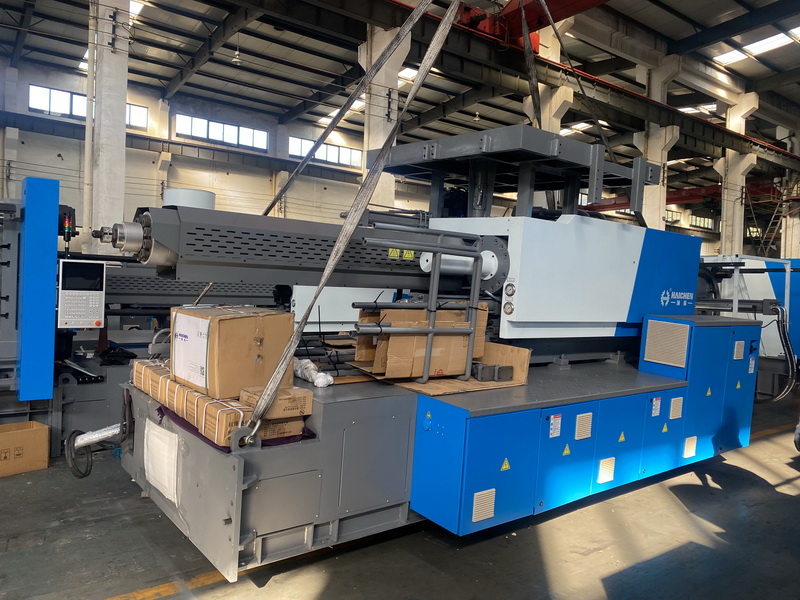 Lifting and Installation plastic injection molding machine - Haichen