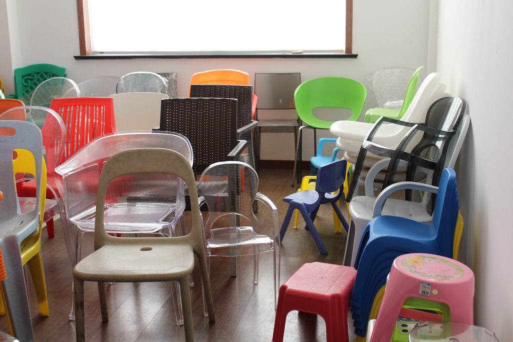 Why Use Injection Molding for Plastic Chairs? - Haichen