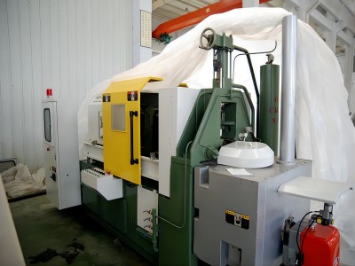 Trial run and adjustment of hot chamber die casting machine - Haichen