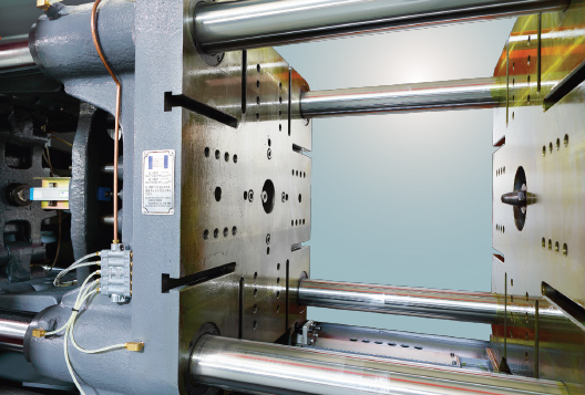 What is space between tie bars injection molding machine - Haichen