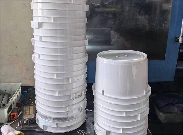 Plastic bucket injection molding Machine - Haichen