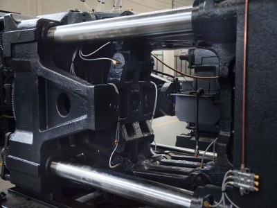 Injection Molding Machine Clamping Unit Maintenance - Haichen