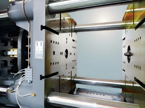 How to choose platen for injection molding machine - Haichen Injection ...