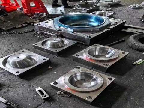 Plastic bucket injection molding principle