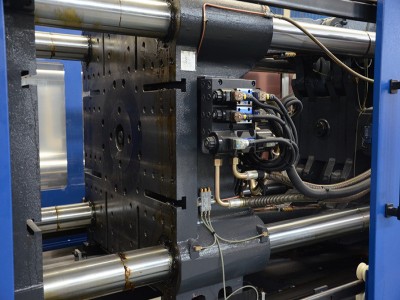 Types of clamping units for injection molding machines - Haichen