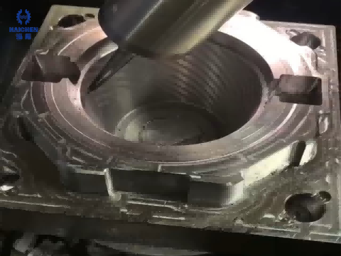 Plastic bucket injection molding principle