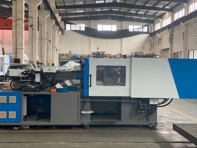 Injection molding machines for producing plastic products