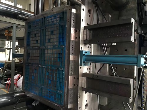 Advantages of plastic pallet injection molding machine - Haichen