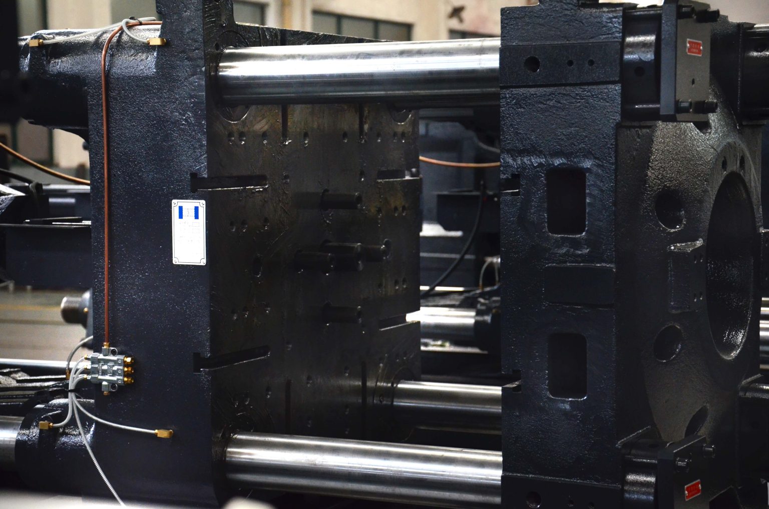 Types of clamping units for injection molding machines - Haichen