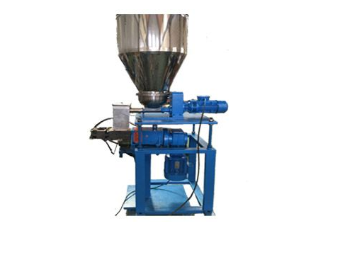 Feed zone for injection molding