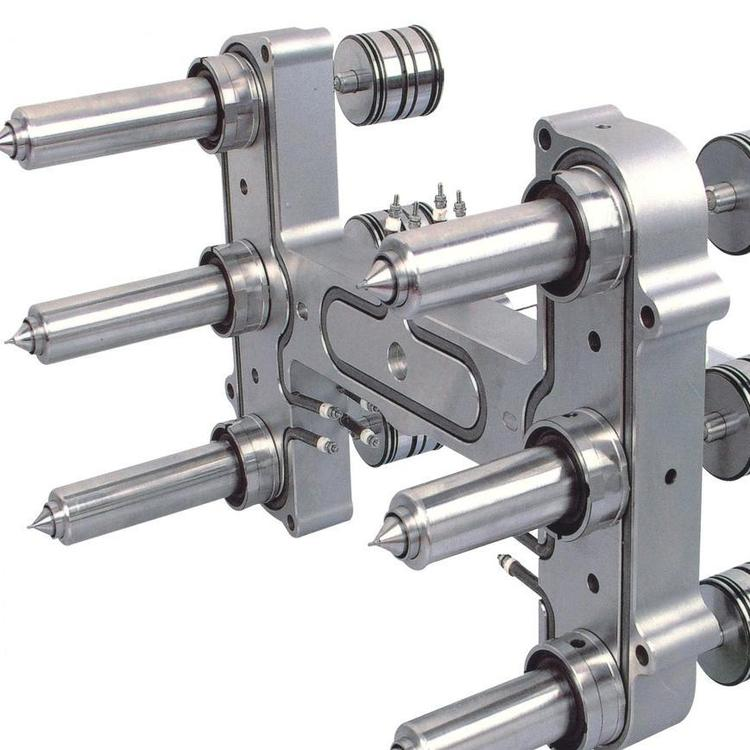 How to Cool a Hot Runner System in Injection Molding？ - Haichen